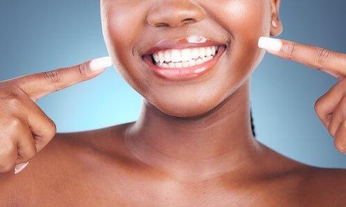 Brighten Your Smile: How Teeth Whitening Boost Confidence – LaserGlow